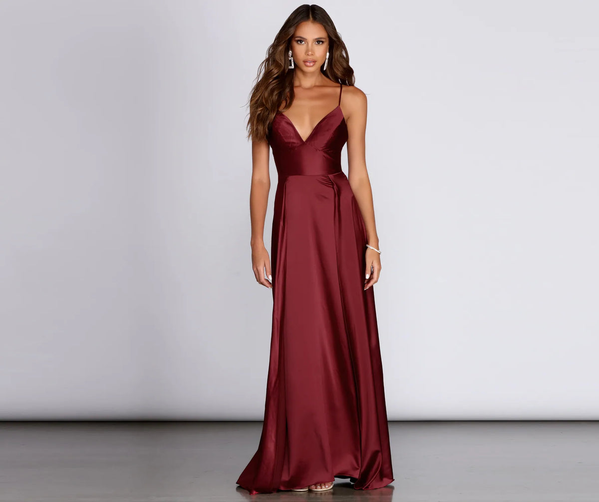 Taylar Satin Gown & Windsor