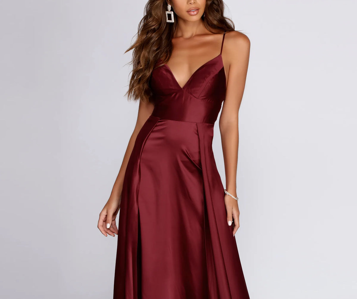 Taylar Satin Gown & Windsor