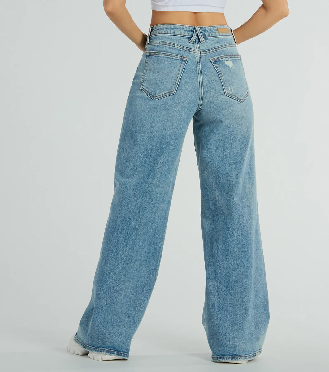Iconic Staple High-Rise Wide-Leg Jeans & Windsor