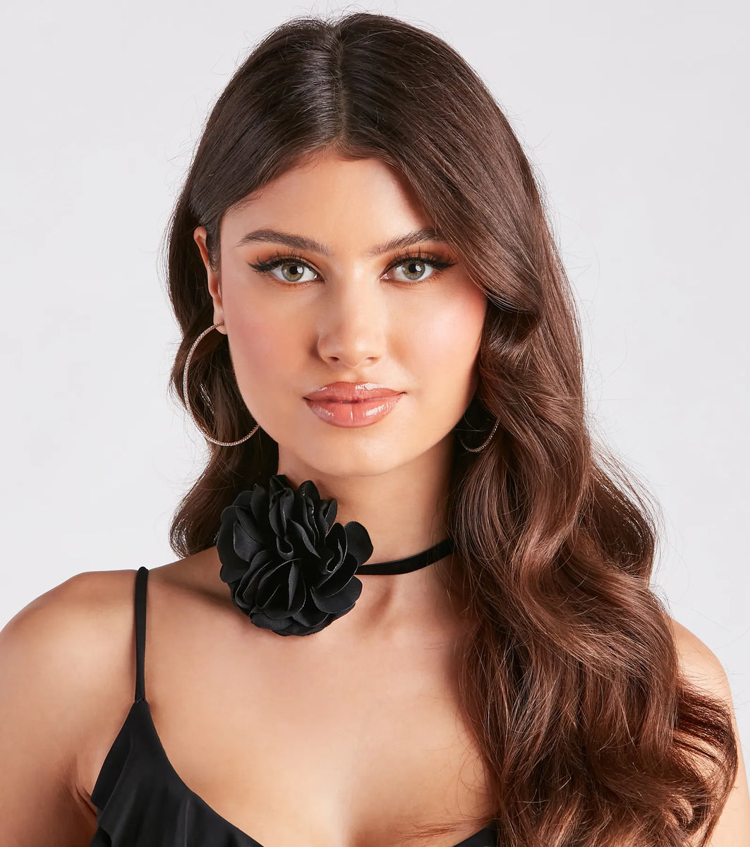 Trendsetter Status Rosette Velvet Choker Necklace & Windsor
