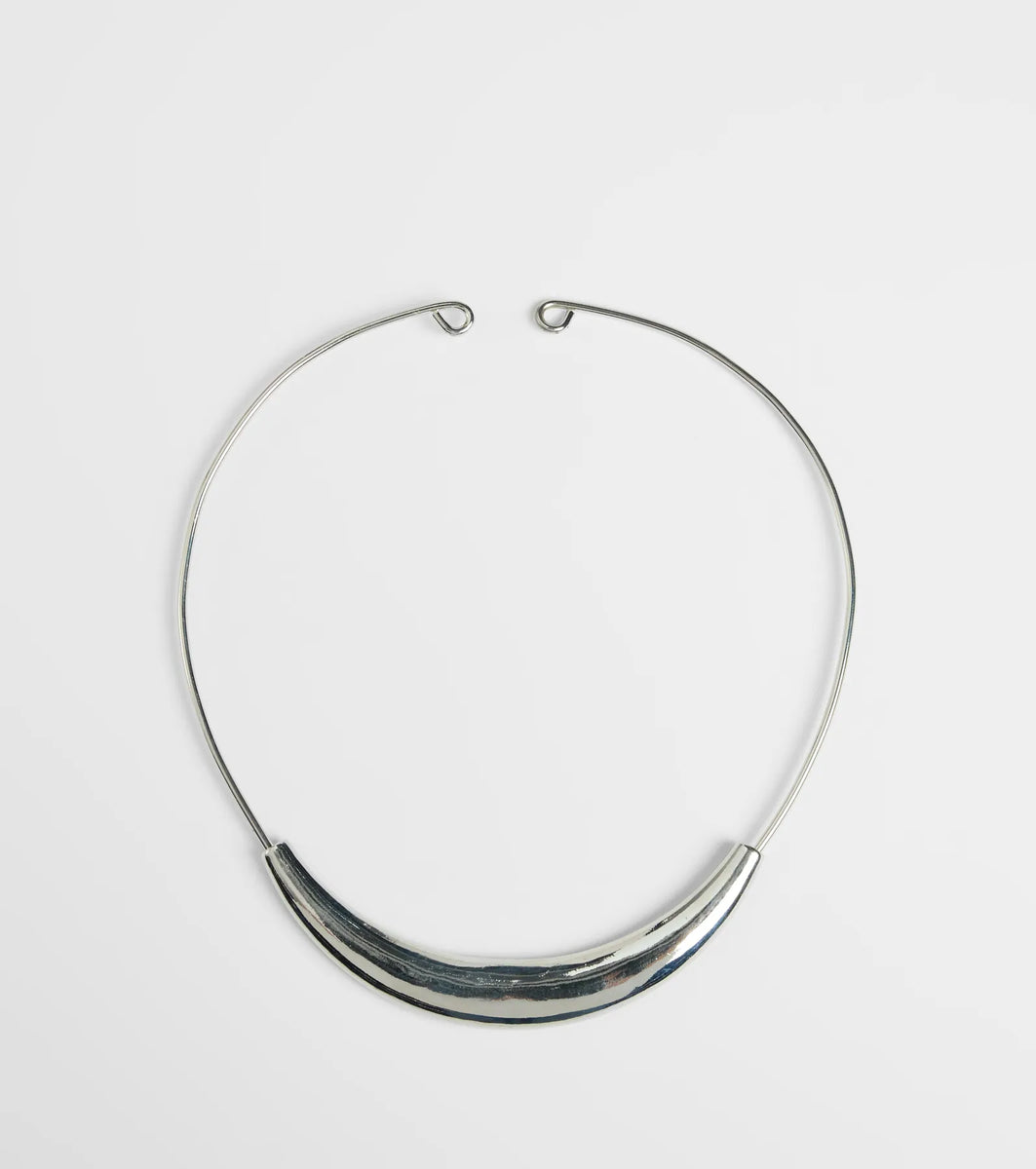 Sleek And Classic Circle Collar Necklace & Windsor