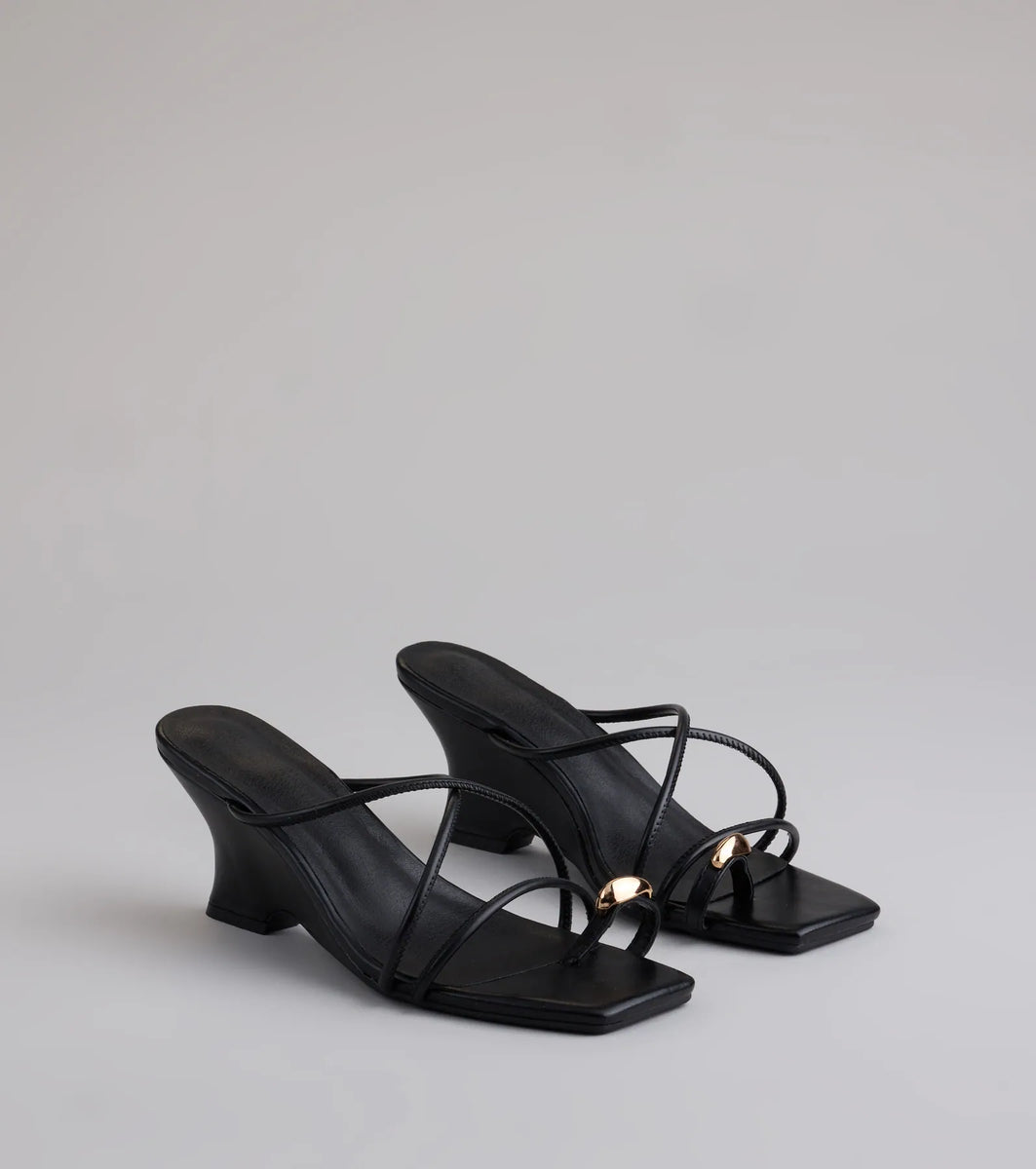 Refined And Classy Toe Ring Strappy Wedges & Windsor