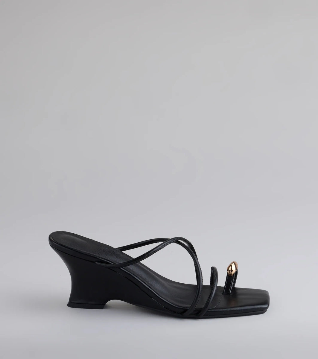 Refined And Classy Toe Ring Strappy Wedges & Windsor