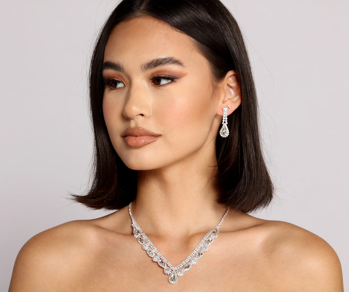 Reign In Rhinestone Teardrop Necklace and Duster Set & Windsor