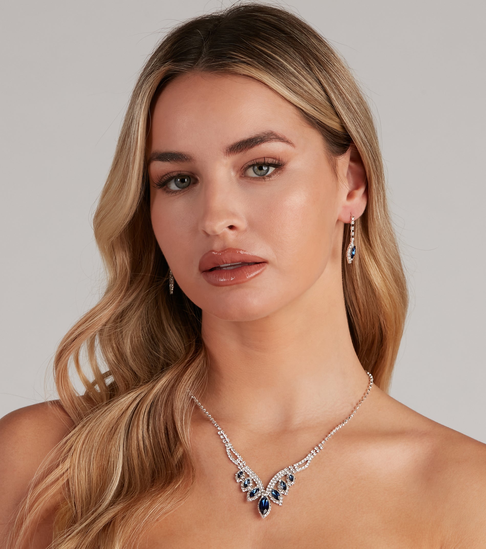 Sophisticated Gems Collar And Earrings & Windsor