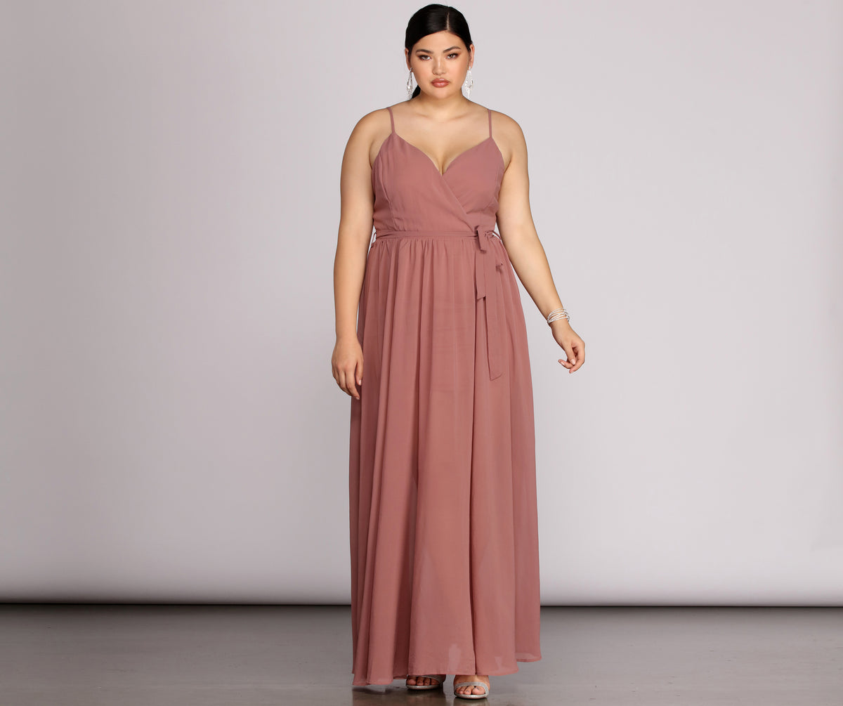 Plus Helena Formal Sleeveless Chiffon Dress & Windsor