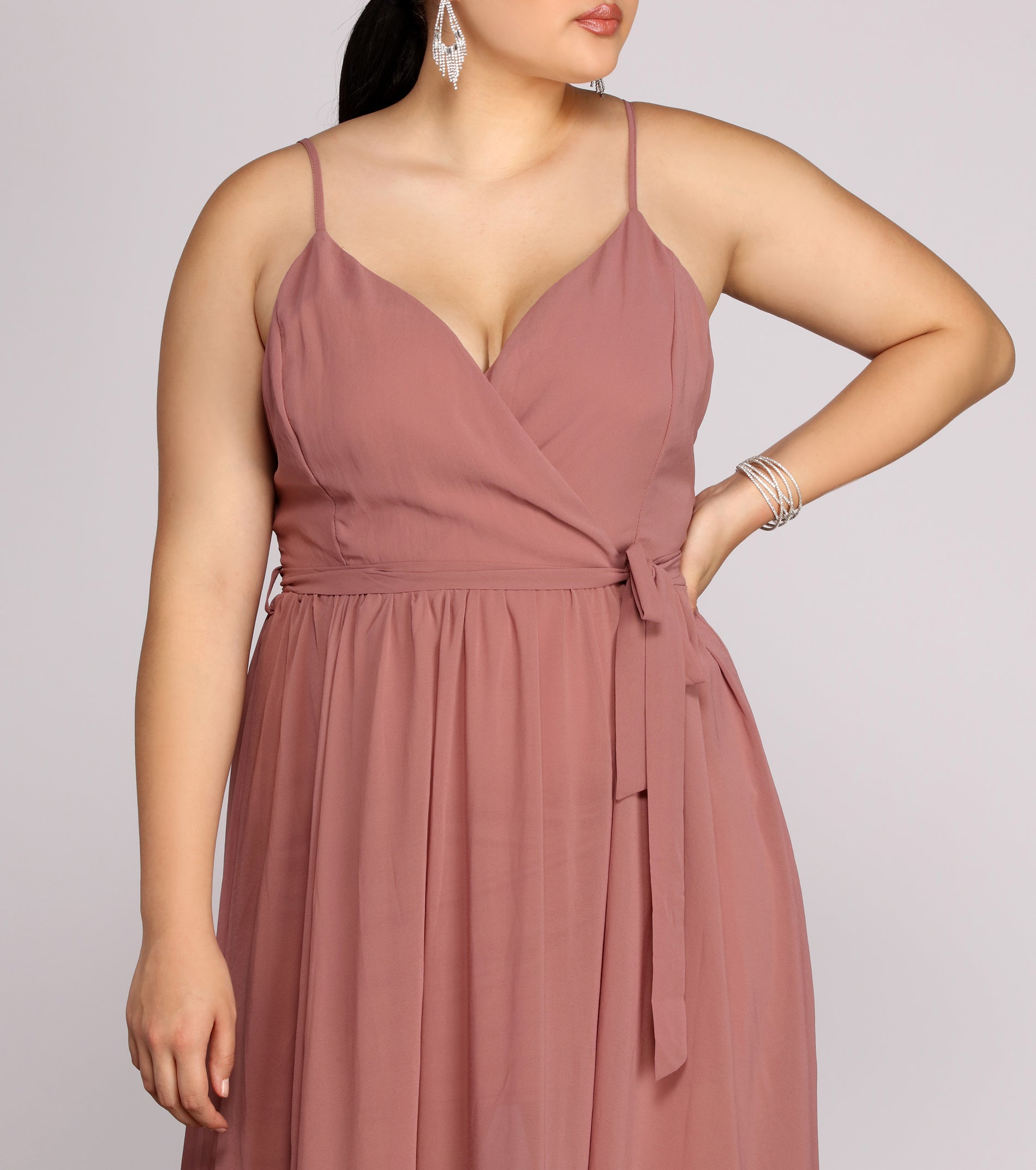 Plus Helena Formal Sleeveless Chiffon Dress & Windsor