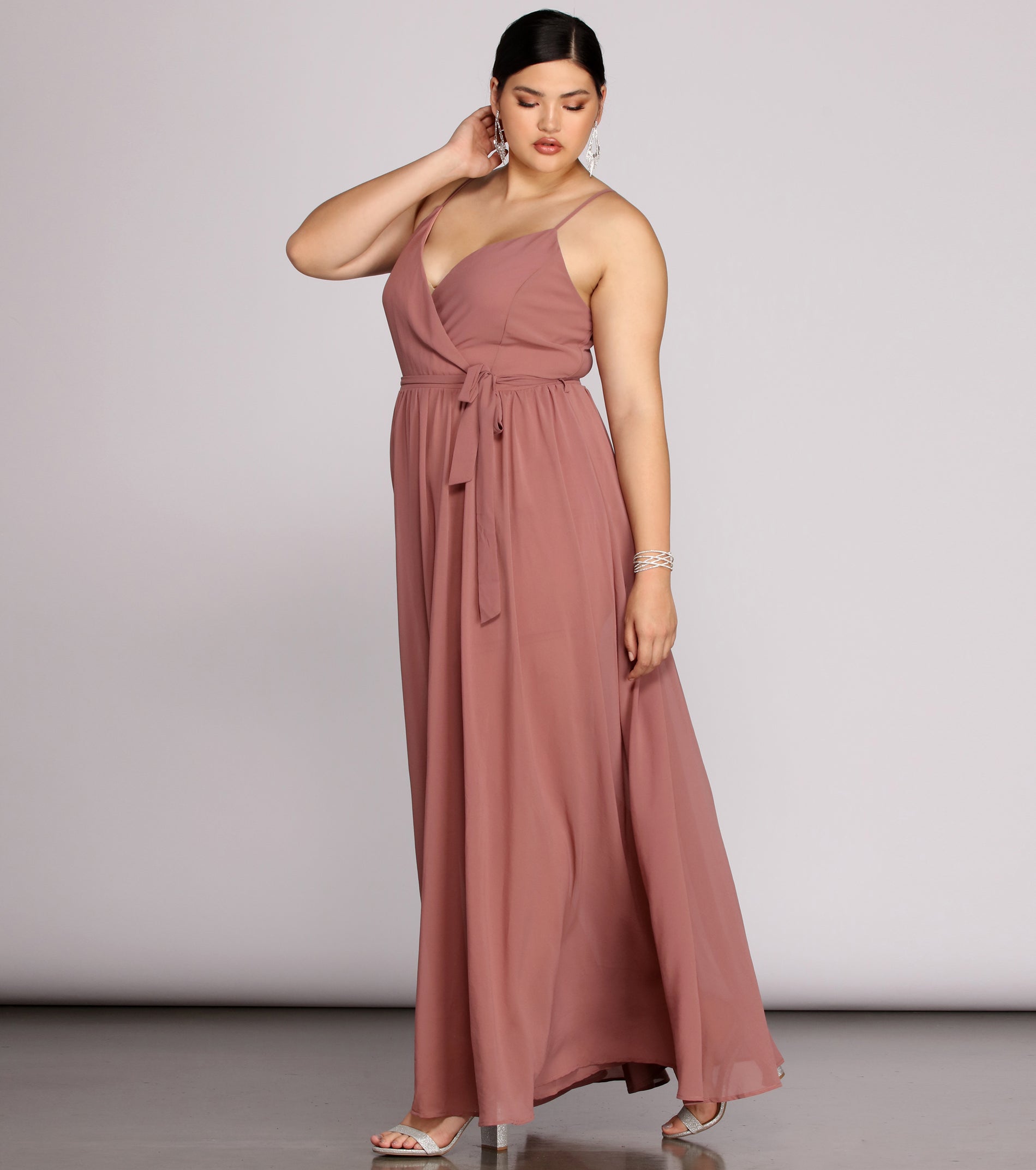 Plus Helena Formal Sleeveless Chiffon Dress & Windsor